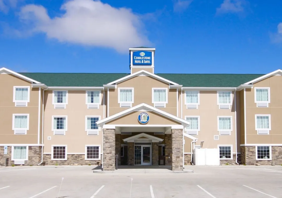 Cobblestone Hotel & Suites - Devils Lake - Devils Lake, ND