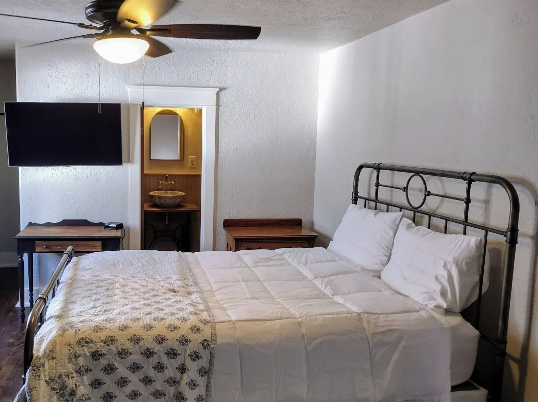 Iron Rail Inn - Chama, NM