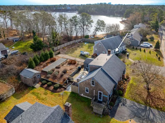 Charming Lakeside Escape With Kayaks And Fire Pit - Cozy Retreat - Brewster, MA