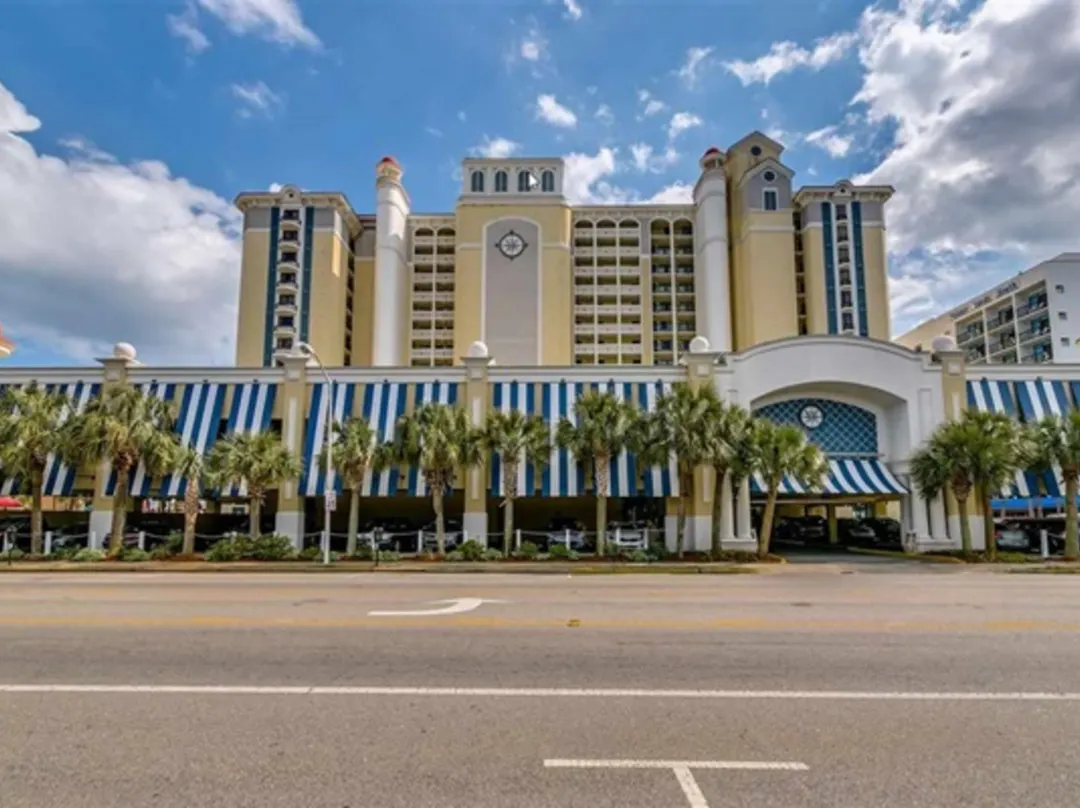 Ocean View Porch And Luxurious Amenities - Stunning Beachfront Retreat - Myrtle Beach, SC