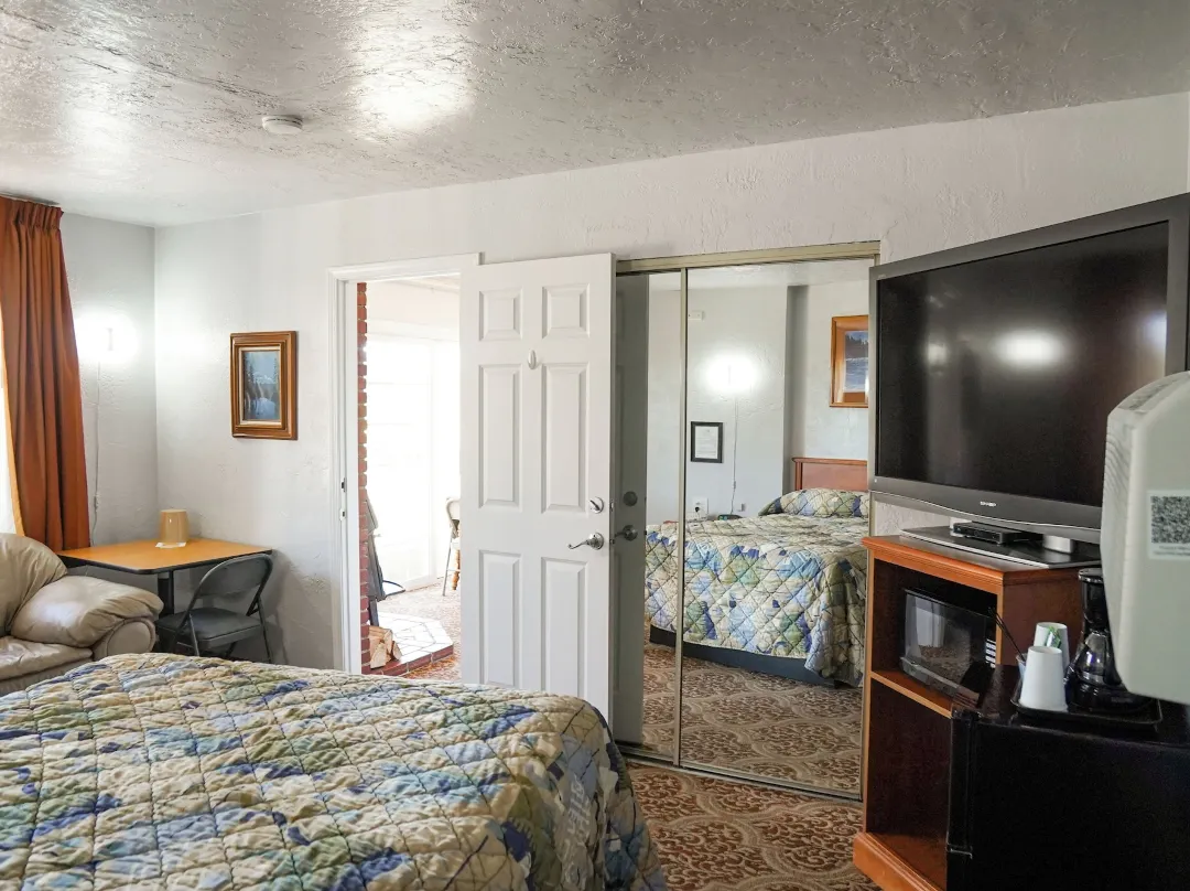 Swiss Holiday Lodge - Mount Shasta, CA