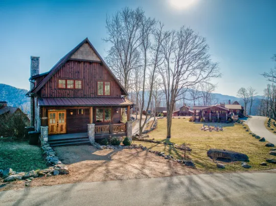 Cozy Great Room And Scenic Views - Charming Mountain Escape - Beech Mountain, NC