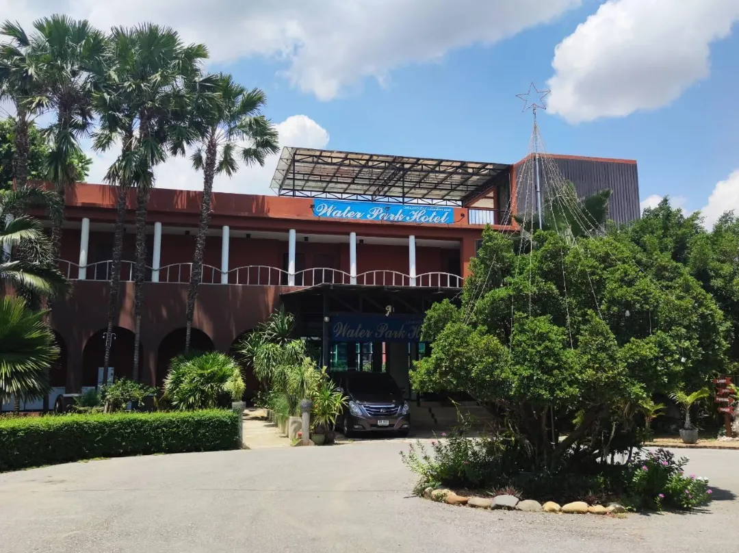 Water Park Hotel Kanchanaburi - Kanchanaburi