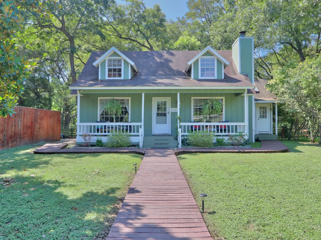 Charming Outdoor Oasis And Spacious Living - Delightful Creekside Retreat - 윔벌리