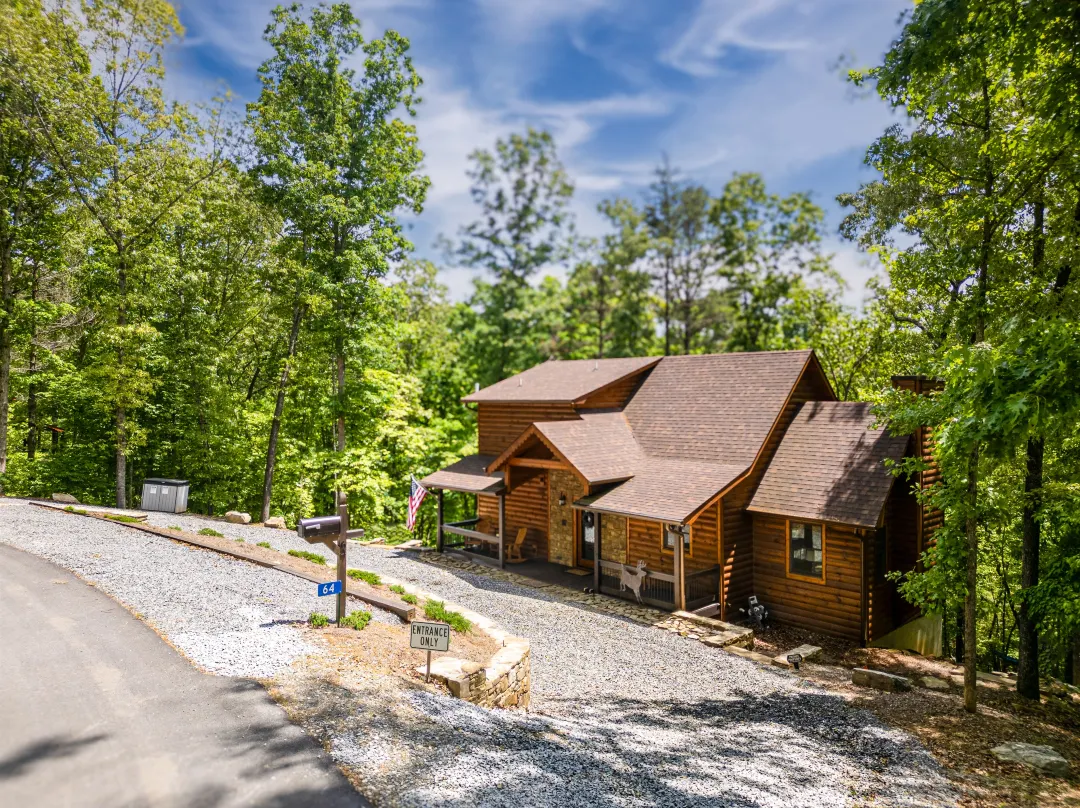 Game Room, Hot Tub And Fire Pit - Charming Family Retreat - Blue Ridge, GA
