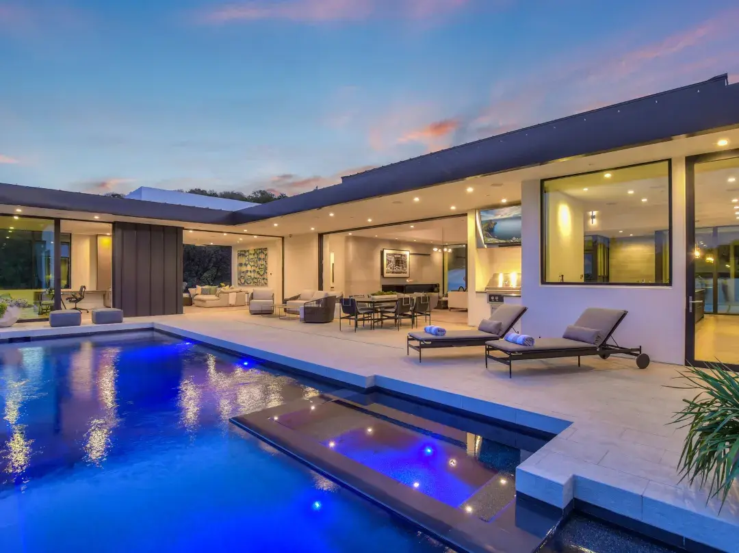 Infinity Edge Pool And Stunning Canyon Views - Luxurious Modern Retreat - Lake Travis, TX