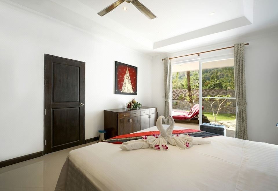 Luxurious, quiet, private Pool-Villa Orchid, 7/7 housekeeper/butler ...