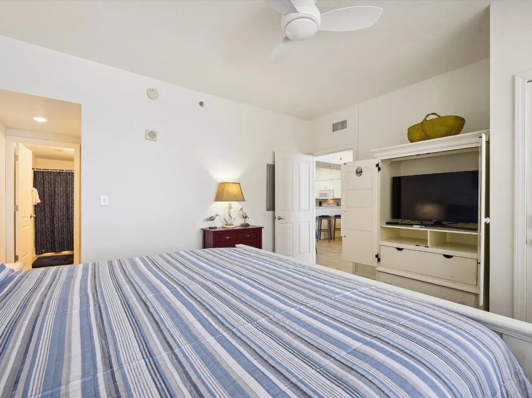 Oversized Balcony And Lagoon Pool Access - Elegant Coastal Retreat - Panama