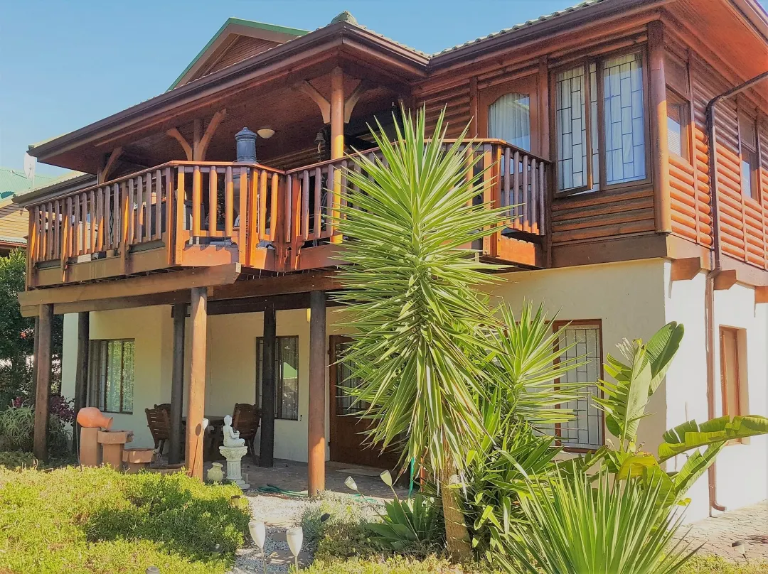 Experience Nature At Brenton On Sea With Breakers Dolphins And Whales - クニスナ