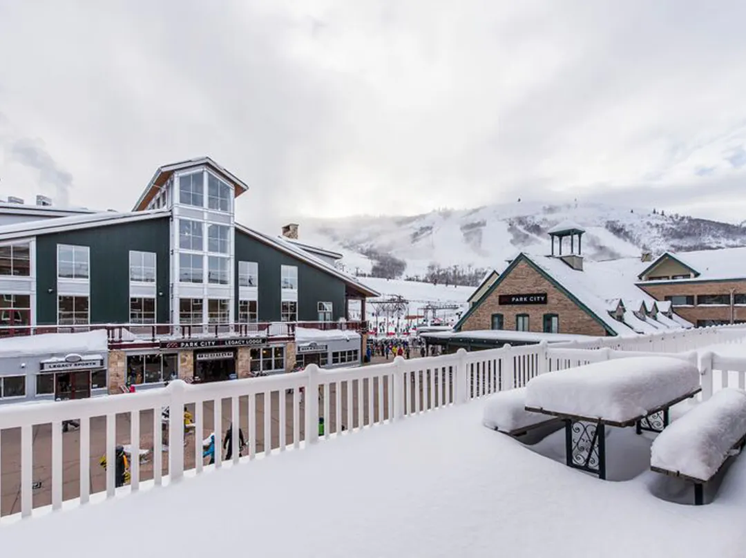 Ski-in Ski-out Access And Cozy Fireplace - Elegant Mountain Retreat - Park City