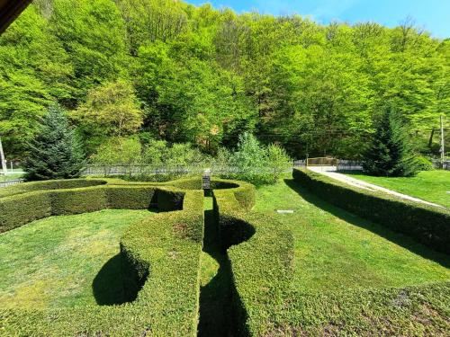 Pensiunea Poarta Raiului, Cugir - 2025 Updated Prices, Deals & Reviews ...