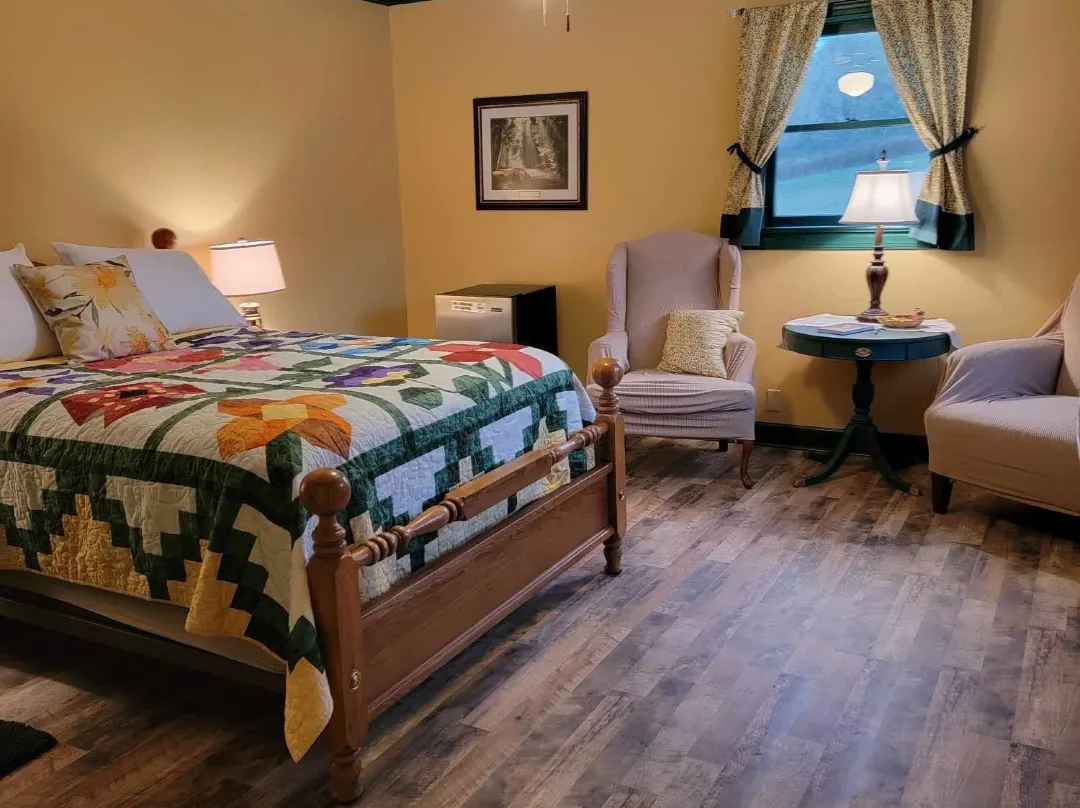 Moonlight Manor Bed & Breakfast - Virginia