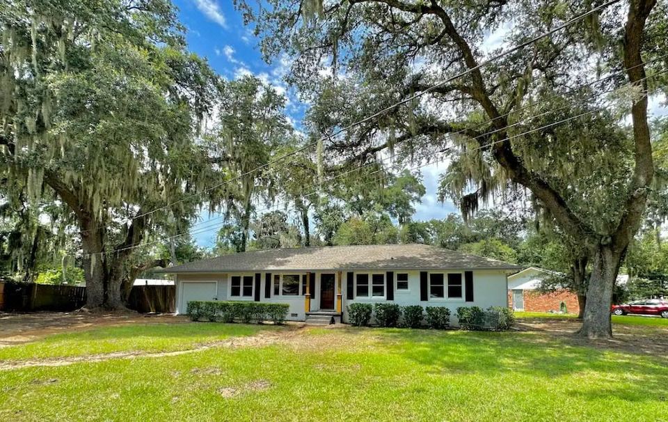 Home Under The Oaks - 3 bedroom - 2 bath - 2 Miles to Parris Island ...