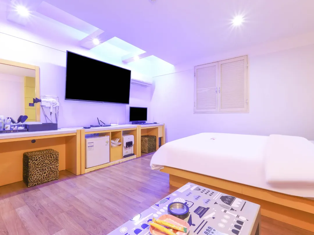 Miryang Among The Rose Flowers - Miryang-si