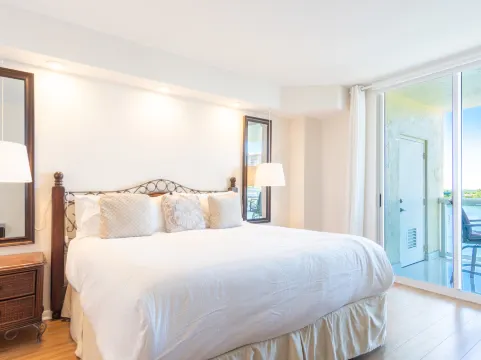 Golden Bay 703 - Sunny Isles Beach, FL