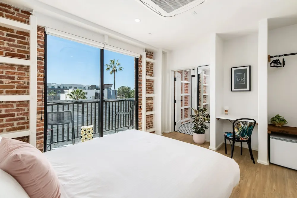 The Brick Boutique Hotel - Oceanside