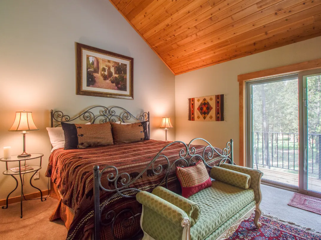 Private Hot Tub And Outdoor Activities - Charming Sunriver Retreat - Sunriver, OR