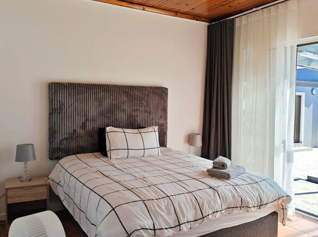 Queen Superior Cozy En-suite Courtyard Room - Parklands