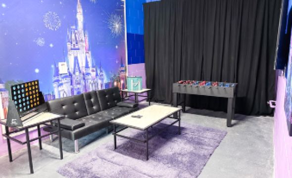 RR7858 - The Minions @ Reunion - 6 guests, Four Corners - Book with ...