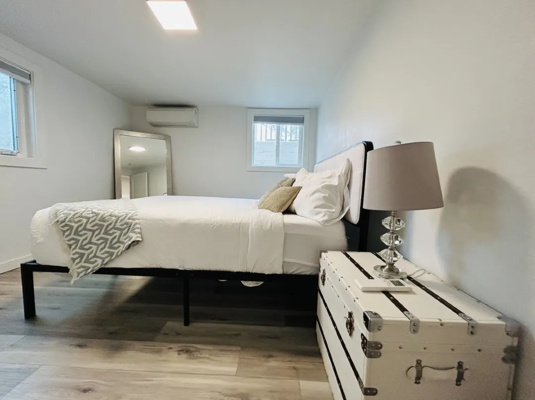 Open Concept Design And Free Parking - Charming Modern Retreat - Boise, ID