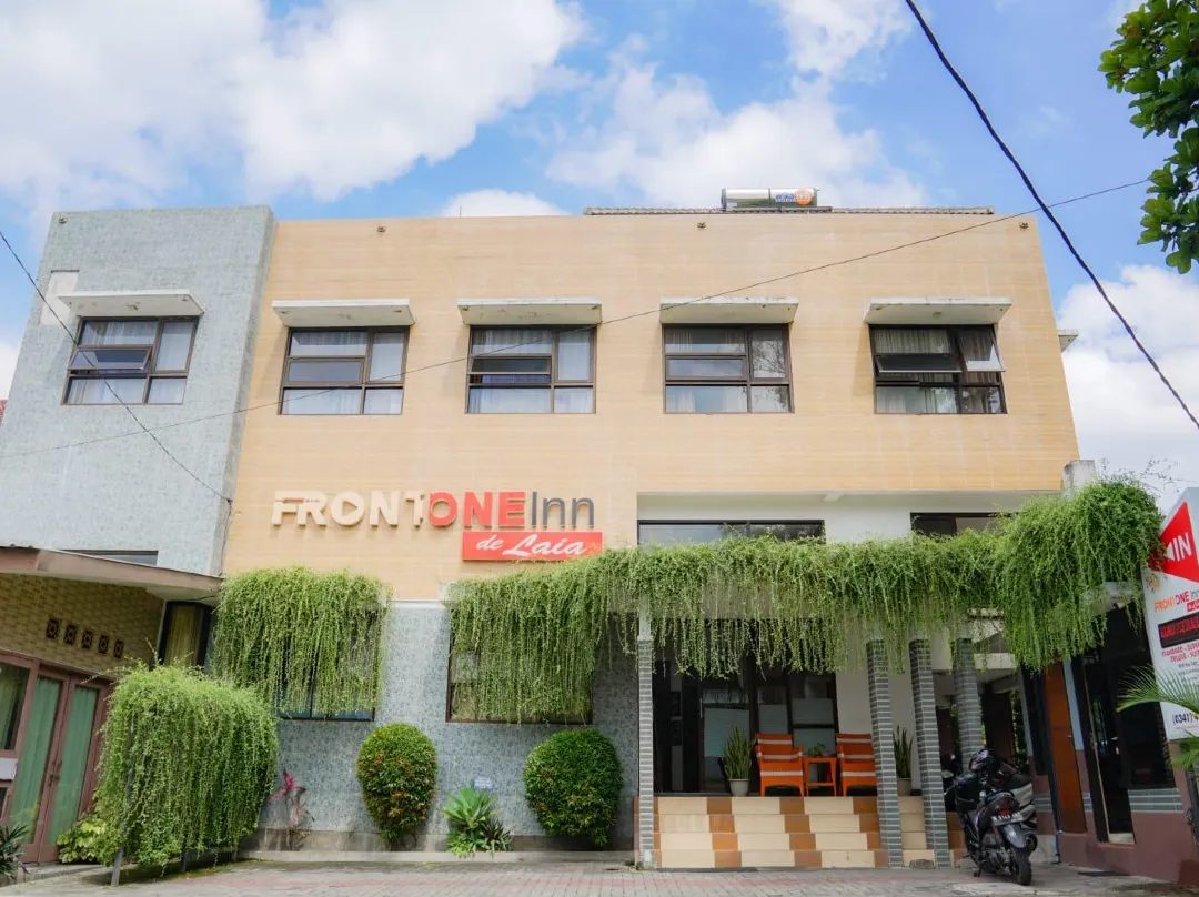 Front One Inn Malang - Malang