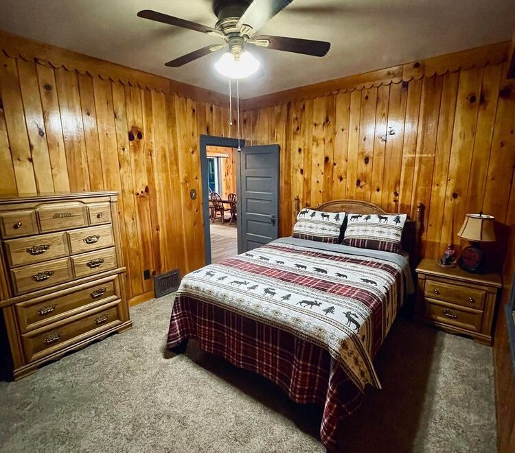 Lakeside Hideaway: Full-Home Retreat on the Remote Boney Falls Basin ...