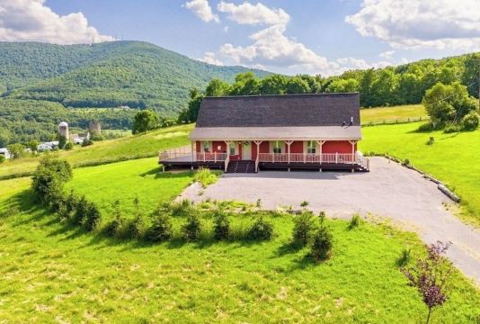 Cozy Country Cabin with Amazing Mountain Farm Views and Nearby Lake! EV ...
