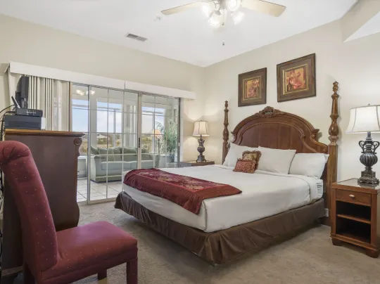 Golf Course Views And All-season Sunroom - Spacious Family Retreat - Branson, MO