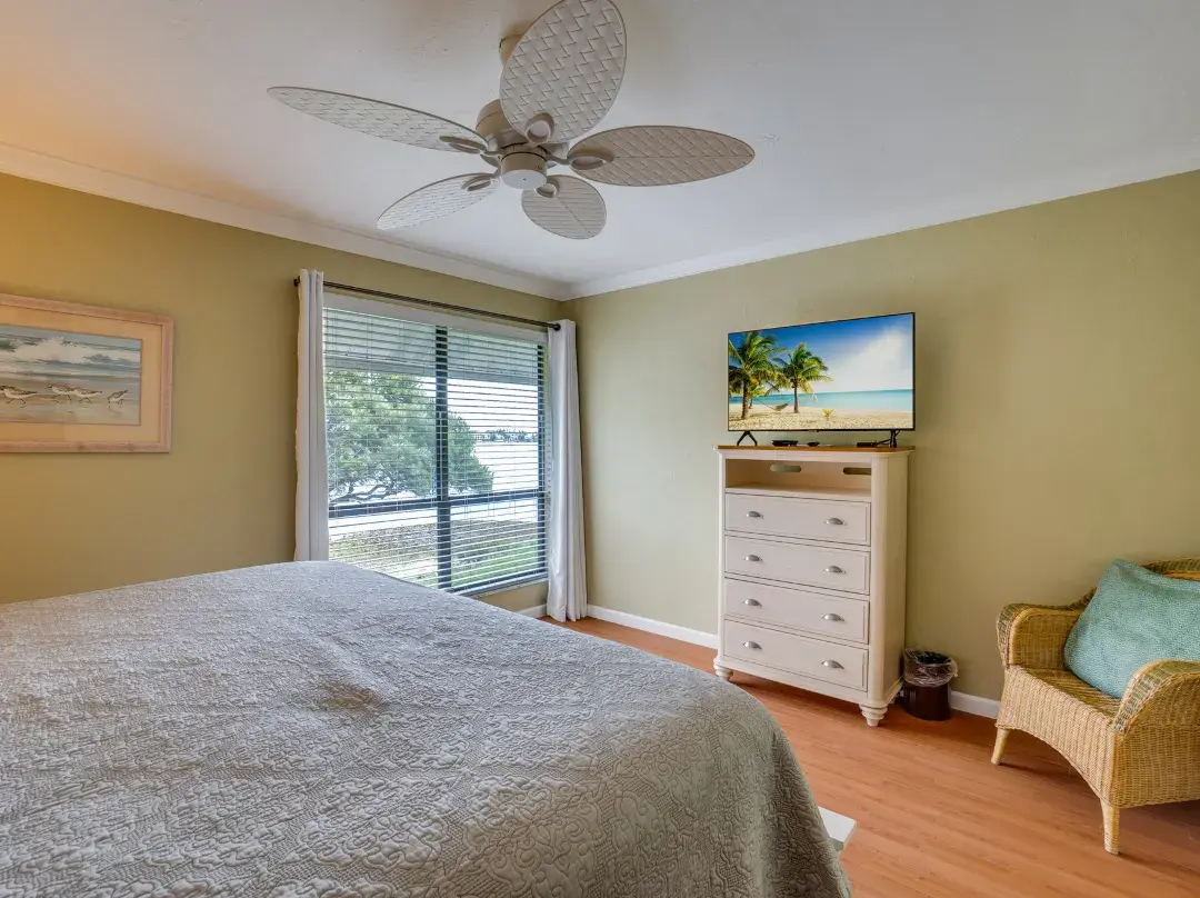 Breathtaking Bay Views And Modern Comforts - Charming Coastal Sanctuary - Bradenton Beach, FL