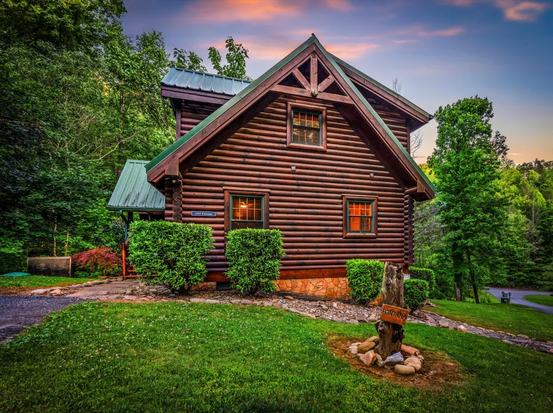 Jacuzzi Tub And Gazebos - Cozy Rustic Retreat - Gatlinburg, TN