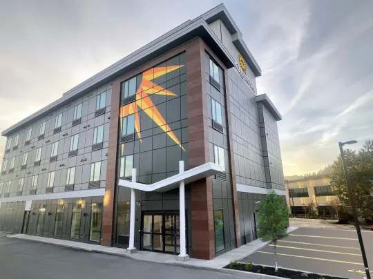 La Quinta Inn & Suites By Wyndham Kelowna Bc - 