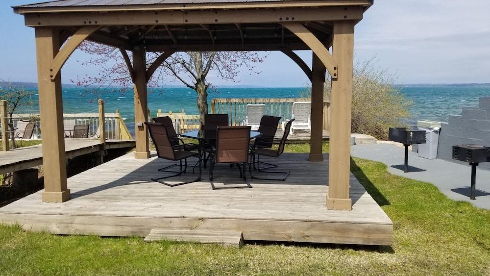 Brio Beach Inn - Elk Rapids, MI