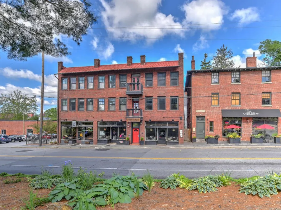 Historic Charm And Convenient Access - Cozy Third Level Sanctuary - Asheville