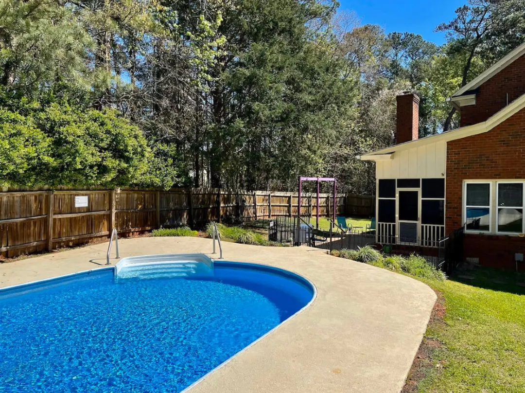 Private Pool And Backyard Retreat Near Columbia - Charming Oasis - Lexington