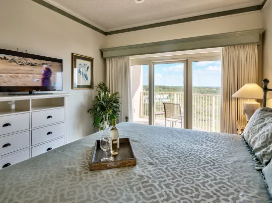 Spacious Living And Scenic Views - Gorgeous Beachfront Oasis - Miramar Beach, FL