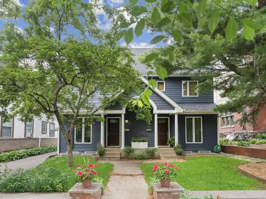 Charming Hideaway With Cozy Comforts - Delightful Family Retreat - Minneapolis, MN