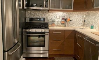 Williamsburg Garden Apartment, Great for Families, Steps to the Subway ...