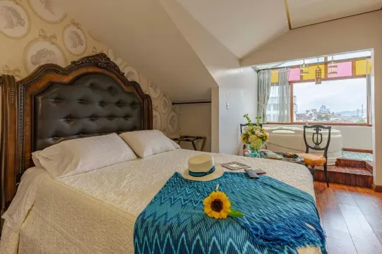 Hotel Azul De La Plaza - Cuenca