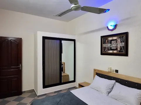 Chambre Queen Exécutive Et Salon à Cotonou, Bénin - Cotonou