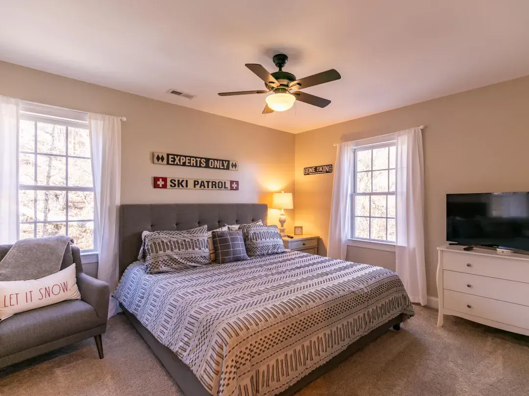 Gas Fireplace And Wrap Around Porch - Cozy Charming Retreat - Sugar Mountain, NC