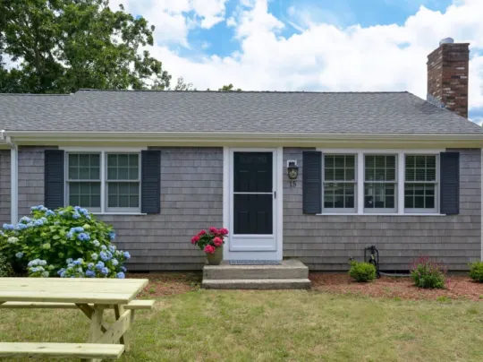 Inviting Living Areas And Close To Beaches - Charming Coastal Retreat - Cape Cod, MA