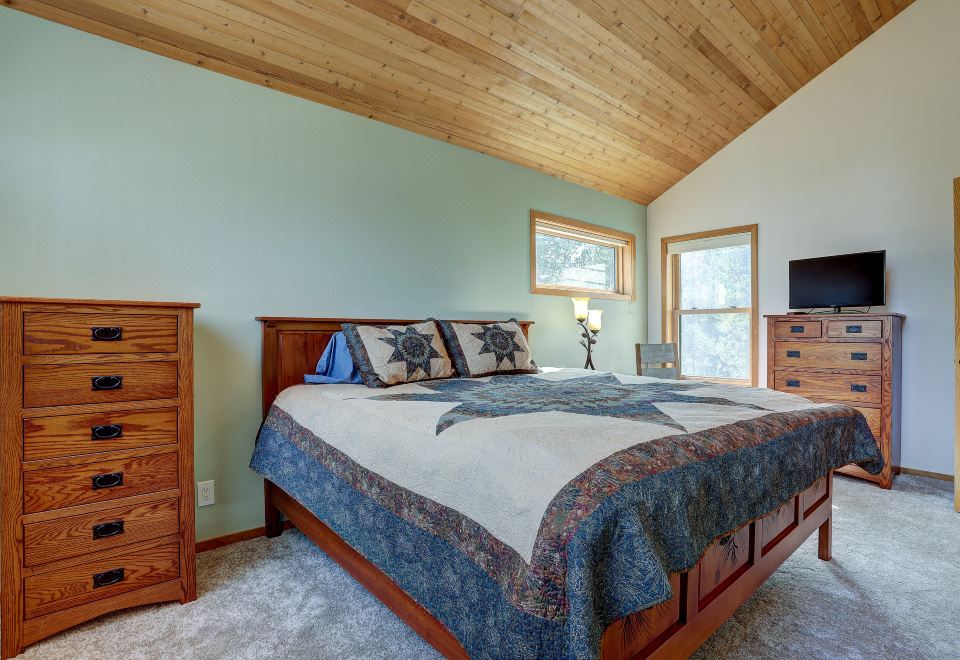 Private Master Suite and Access to Sharc Passes - Stylish Oasis ...