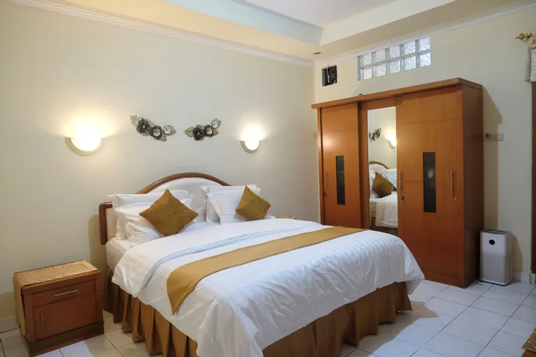 Aglonie Homestay Dago 4br - 萬隆