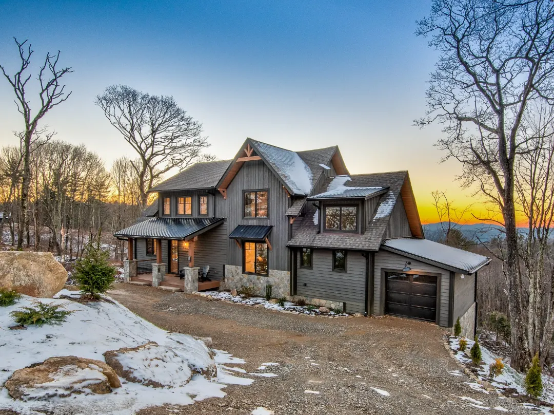Scenic Deck And Hot Tub Bliss - Gorgeous Mountain Retreat - Beech Mountain, NC