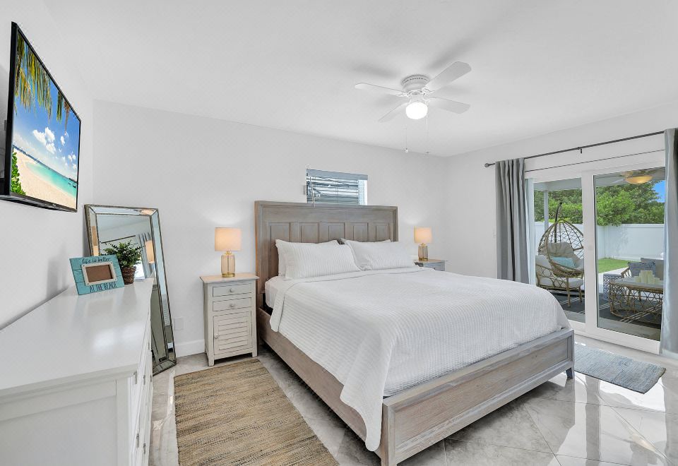 Heated Saltwater Pool and Spa - Stylish Beach Oasis (Naples Park ...