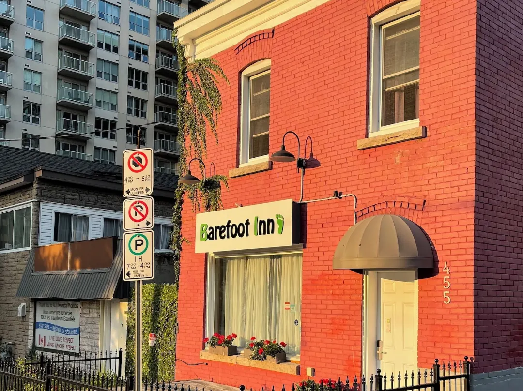 Barefoot Inn - Gatineau