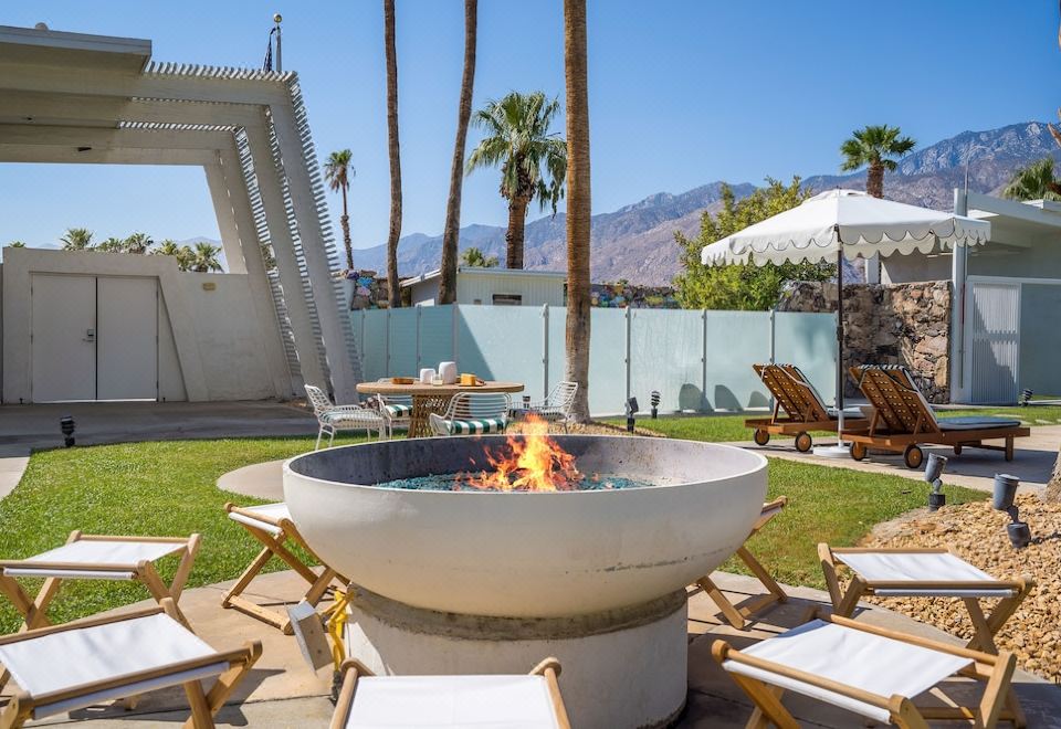 Monkey Tree Hotel 15 by Avantstay Stylish Hotel in Palm Springs w ...