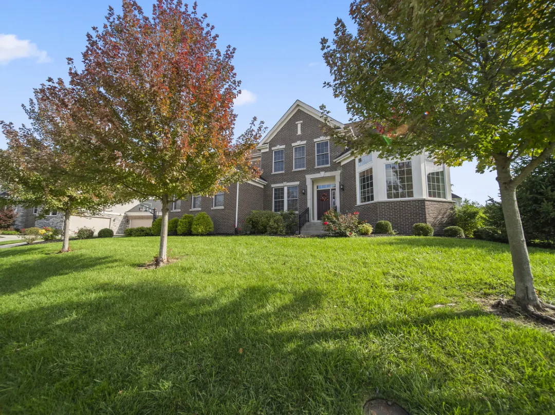 Spacious Ensuite With Luxurious Amenities - Charming Family Retreat - Fishers