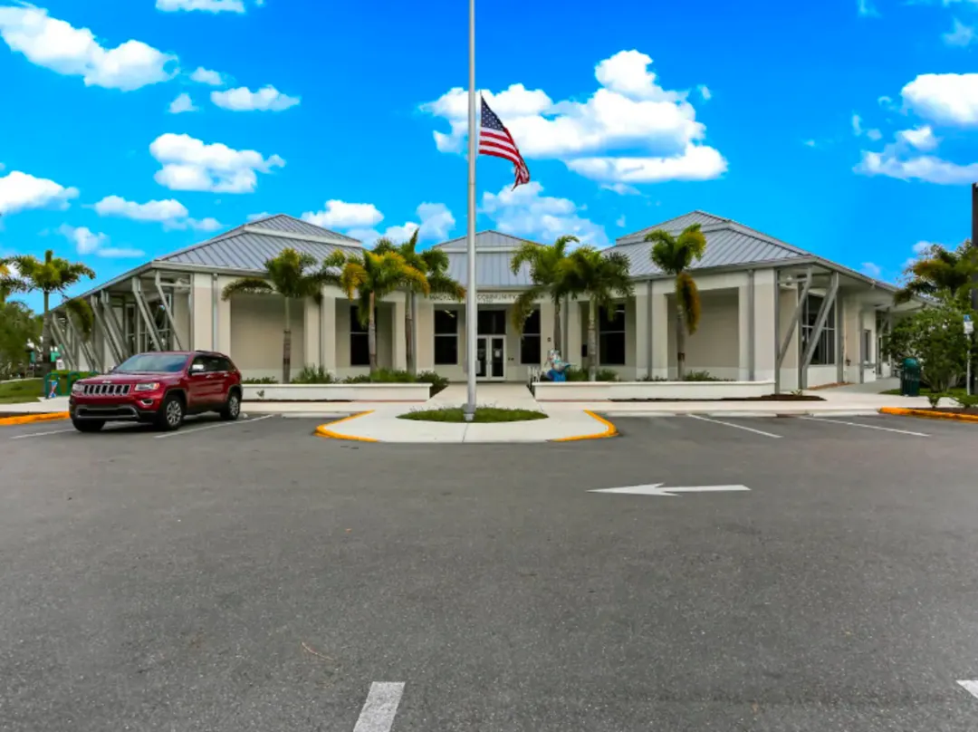 Tropical Paradise With Heated Pool And Beach Access - Spacious Retreat - Marco Island