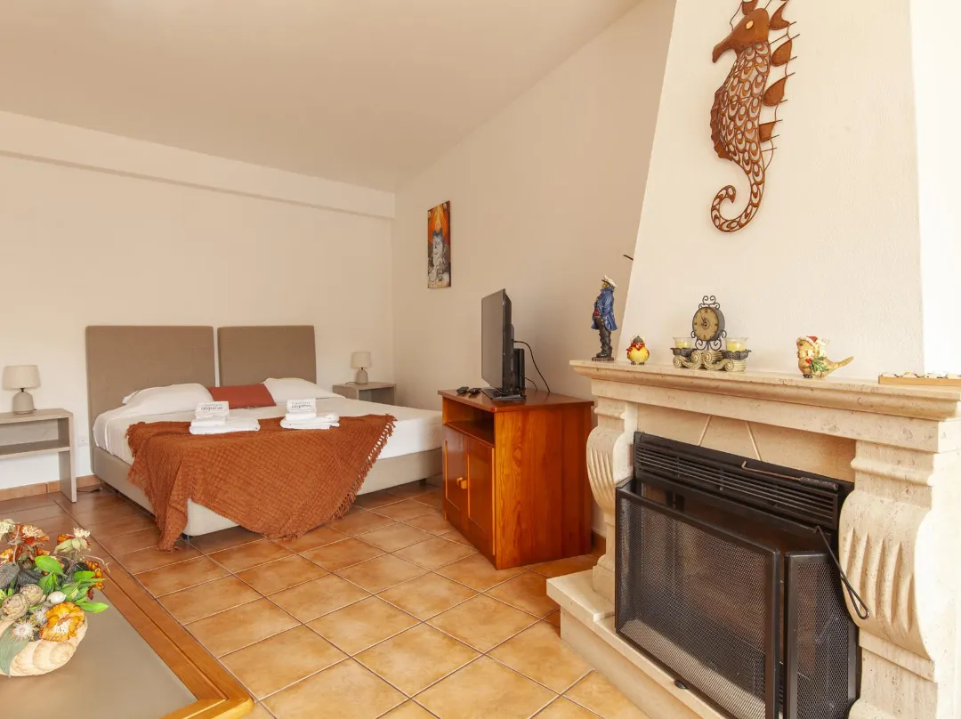 L 01 - Bedroom 1 Western Mos Guesthouse - Faro District